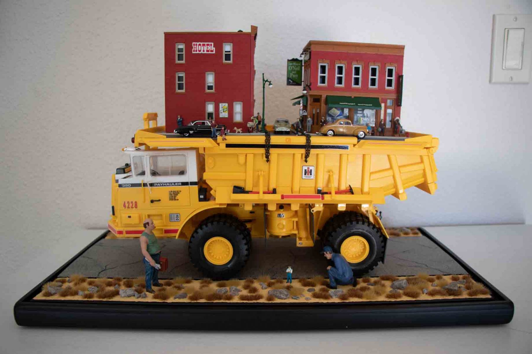 Ho Scale | The Art of Jonathan Freyer